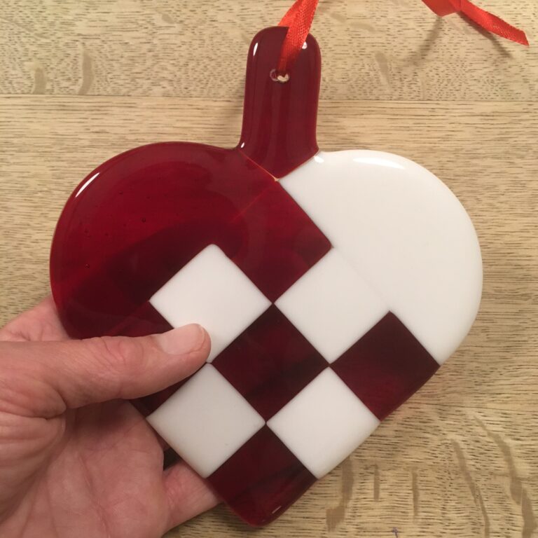 Stort rødt-hvidt julehjerte i glas - Great Fun Arts